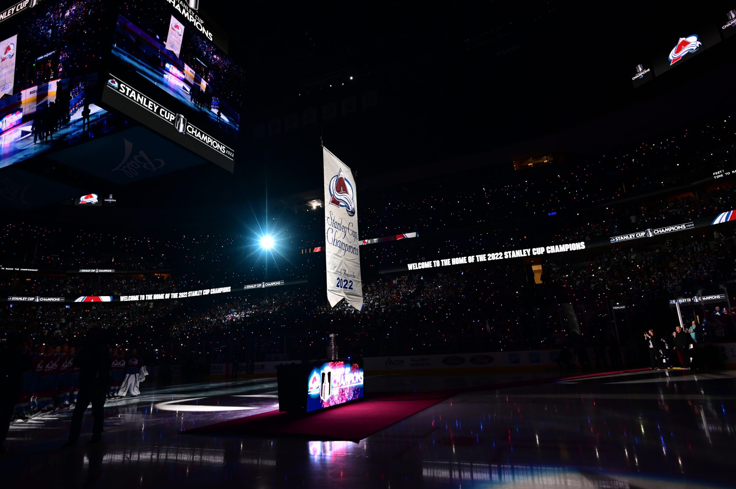 The party continues: Avalanche raise Stanley Cup banner, defeat ...