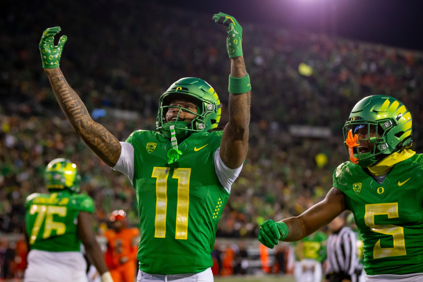 Broncos trade up for Bo Nix's favorite Oregon weapon Troy Franklin ...